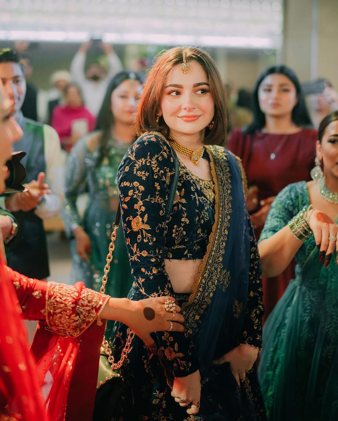 Hania Aamir Looks Like A Vision In Traditional Wear For A Wedding ...