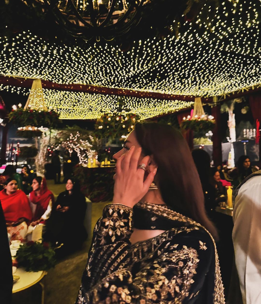 Hania Aamir Looks Like A Vision In Traditional Wear For A Wedding ...