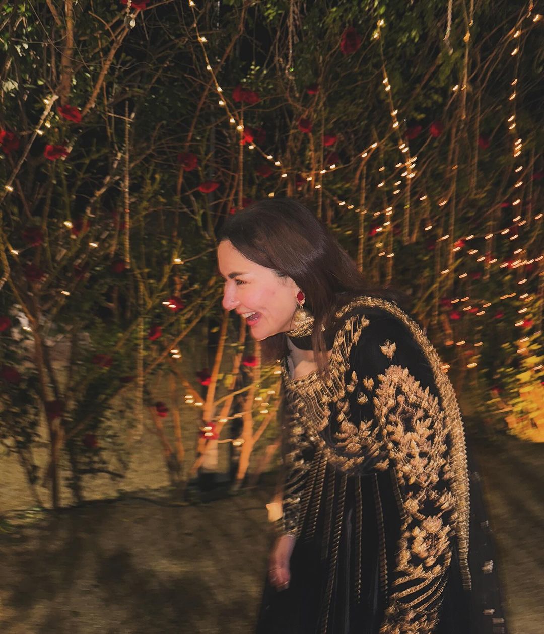 Hania Aamir Looks Like A Vision In Traditional Wear For A Wedding ...