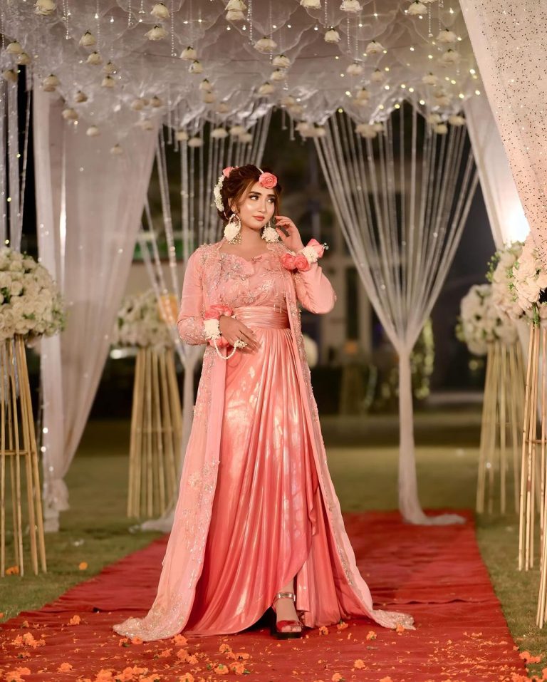 Jannat Mirza Sister Sehar's Mayun Event Pictures | Reviewit.pk