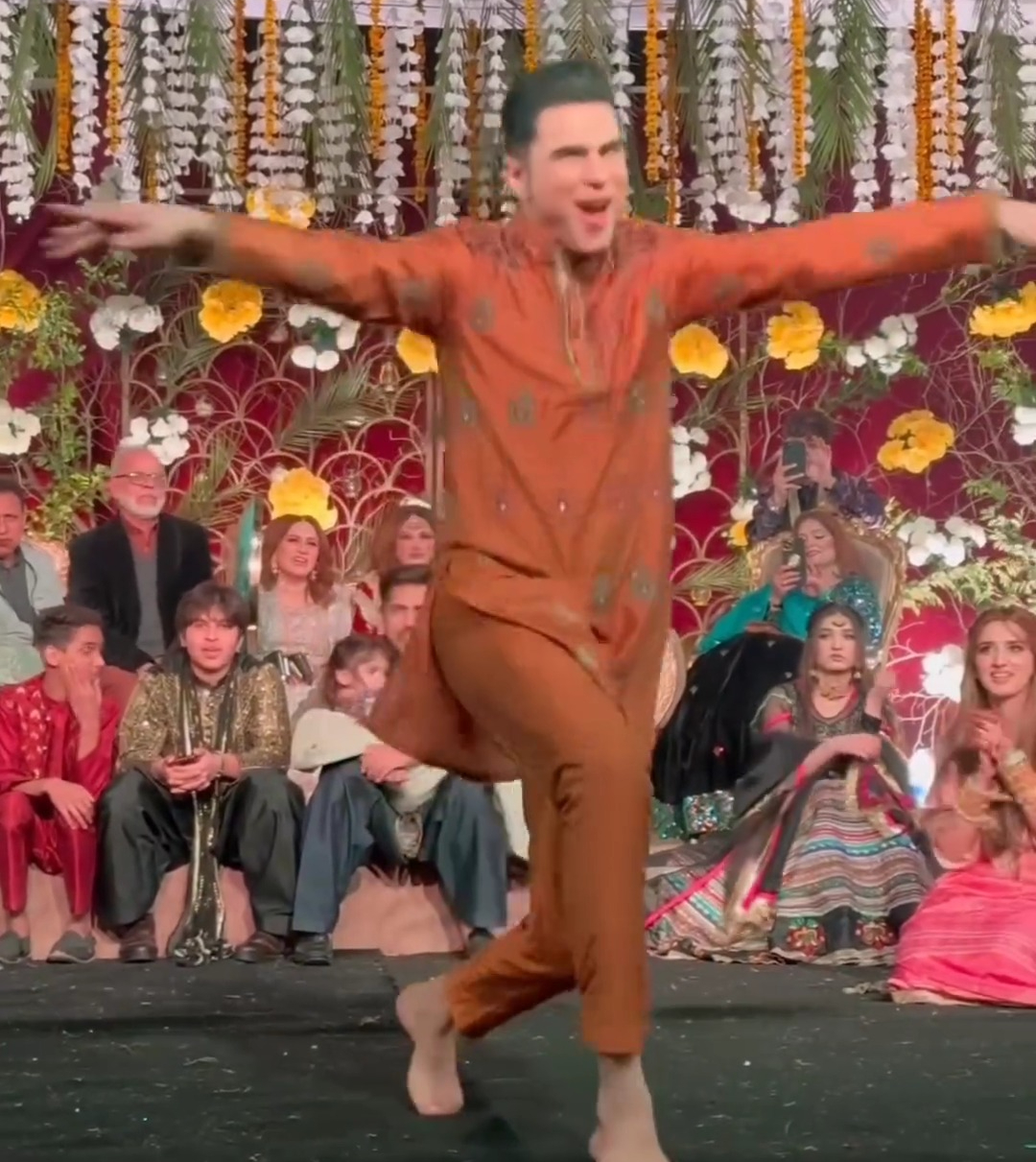 Ken Doll Aka Adnan Zafar's Dance At Sehar Mirza Mehndi Criticized ...