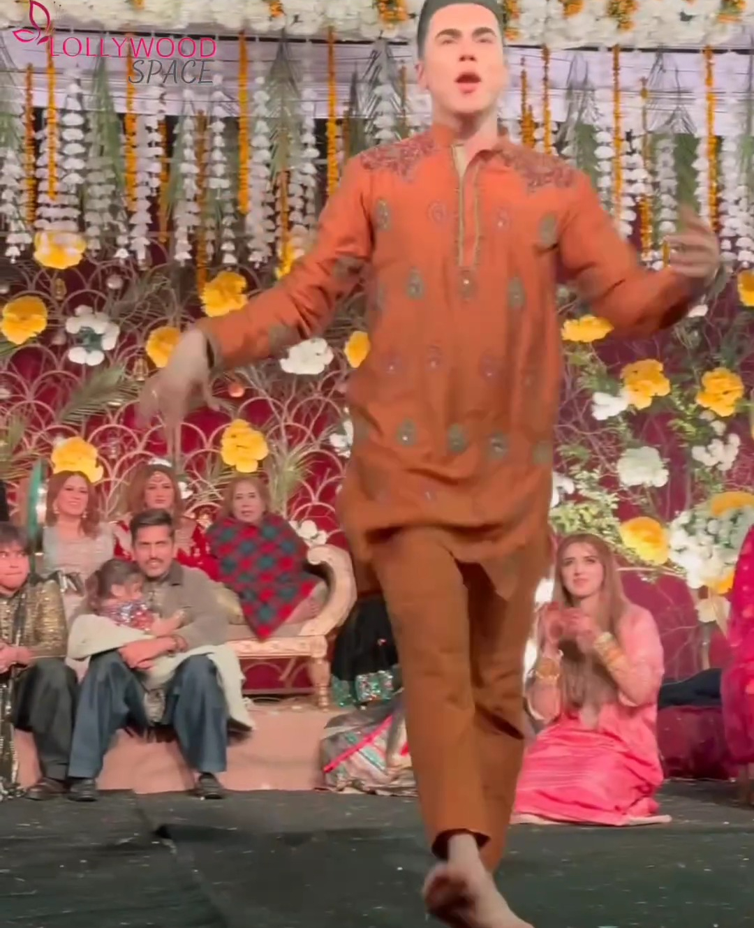 Ken Doll Aka Adnan Zafar's Dance At Sehar Mirza Mehndi Criticized ...