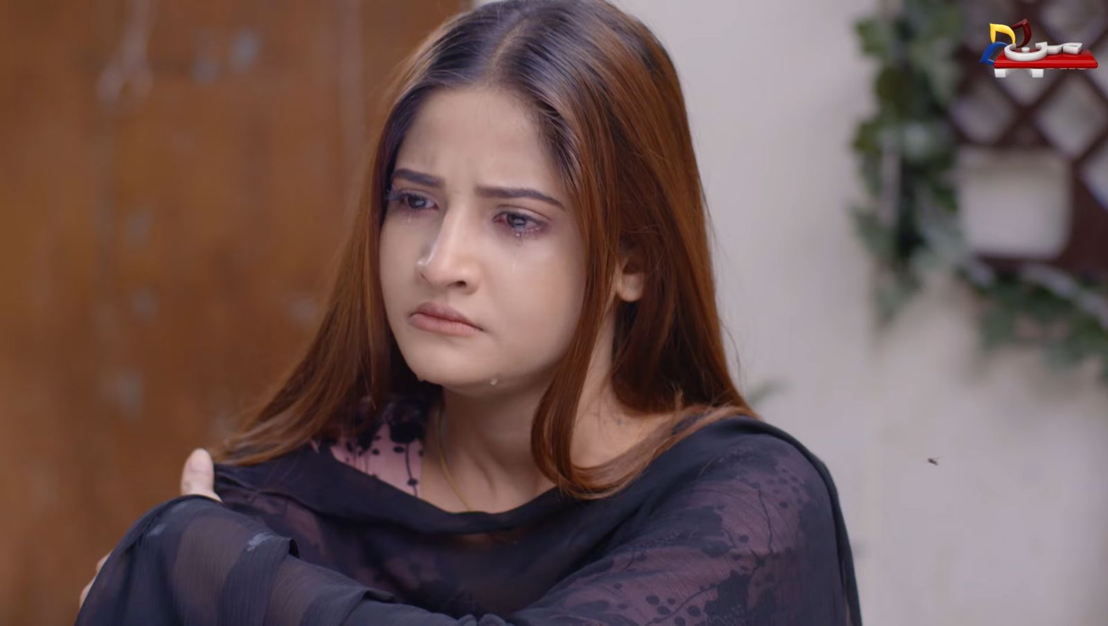 Kharee Sar-e-Bazaar: The Plight and Resilience of Pakistani Girls | Reviewit.pk