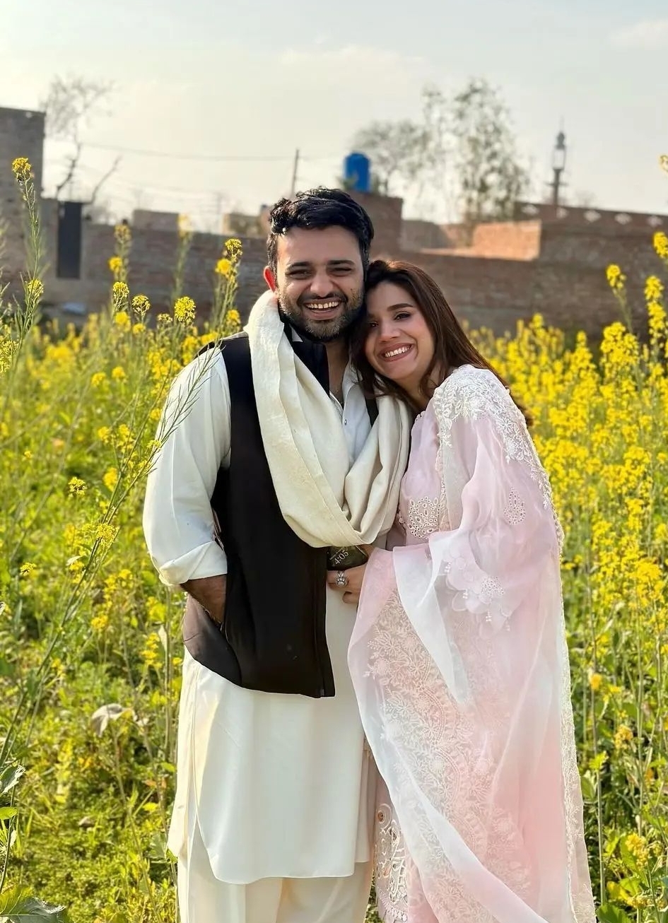 Kiran Ashfaque's New Adorable Clicks With Husband Hamza Ali Chaudhary ...