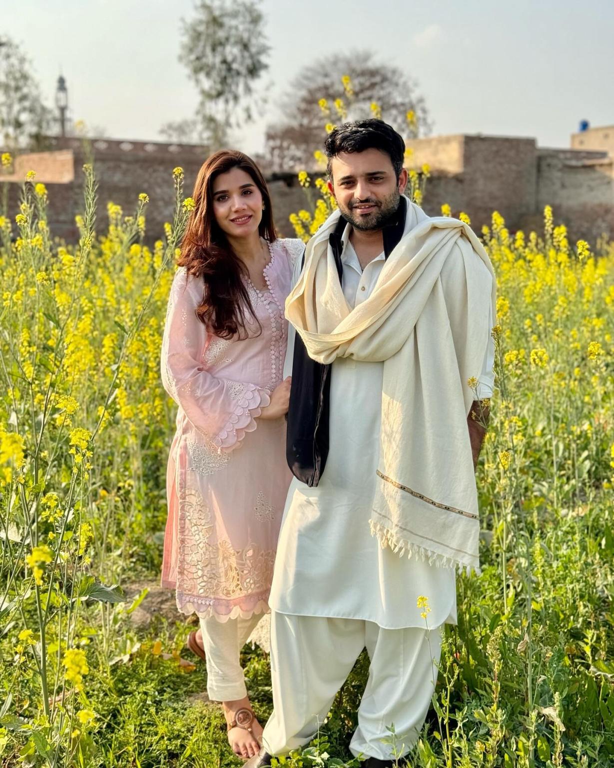 Kiran Ashfaque's New Adorable Clicks With Husband Hamza Ali Chaudhary ...