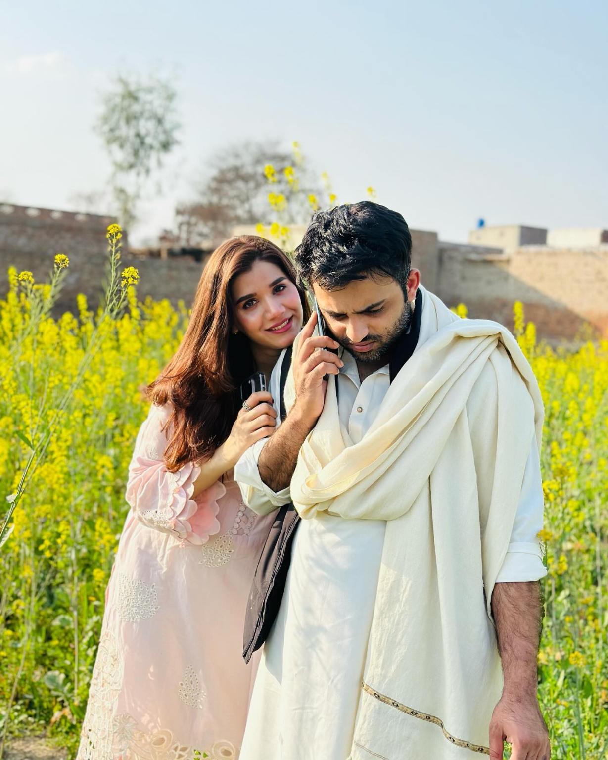 Kiran Ashfaque's New Adorable Clicks With Husband Hamza Ali Chaudhary | Reviewit.pk