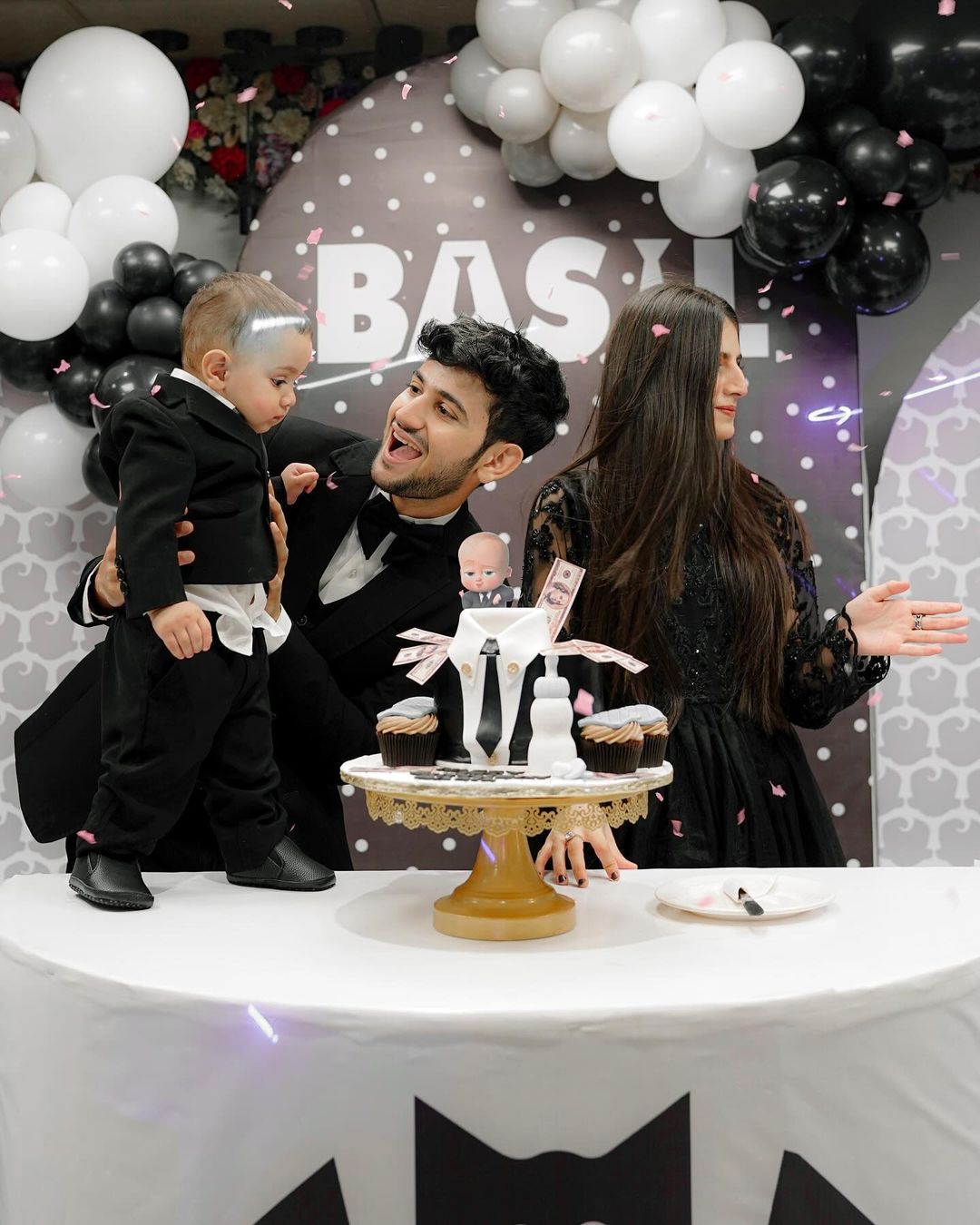 Maaz Safder New Family Pictures | Reviewit.pk