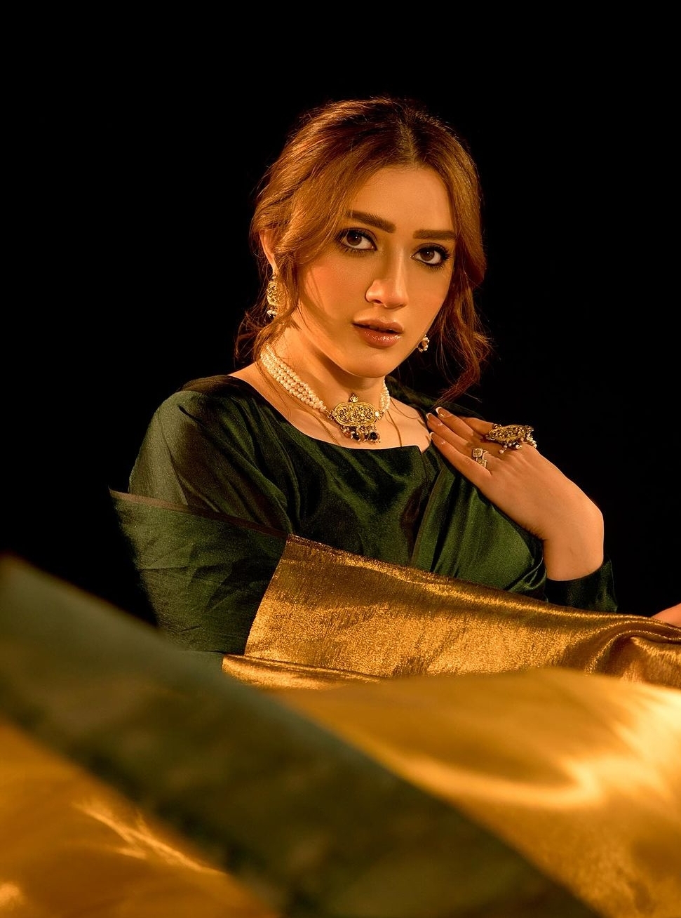 Momina Iqbal About Qualities Of Her Life Partner | Reviewit.pk