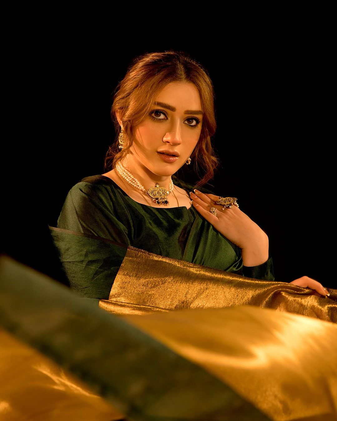 Momina Iqbal Looks Ethereal In Her Latest Clicks | Reviewit.pk