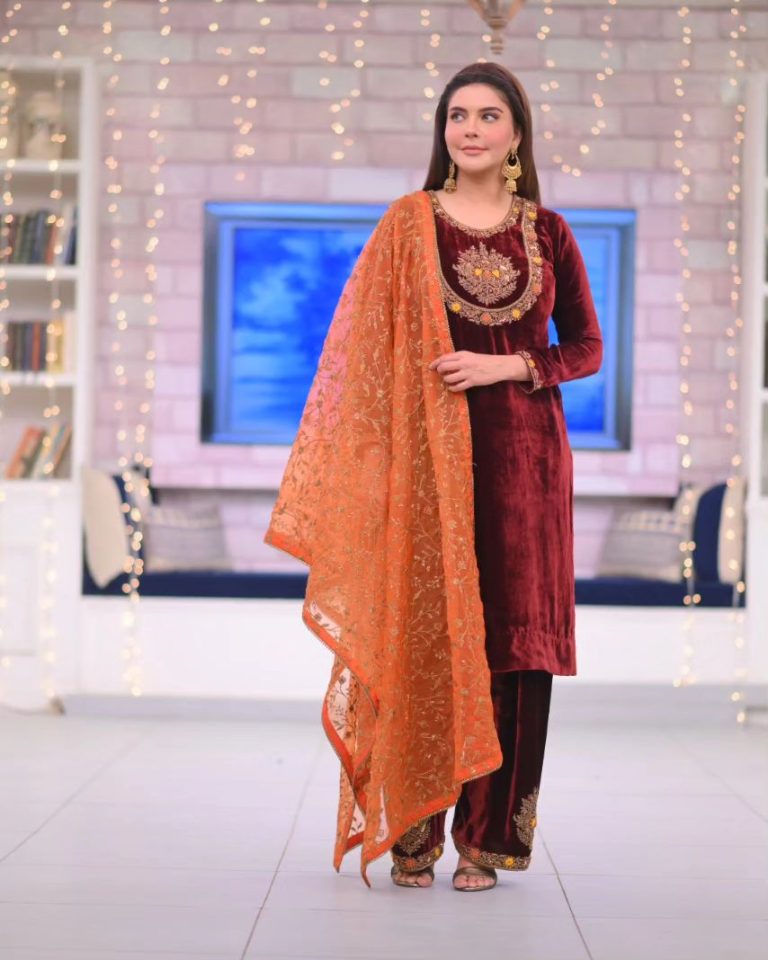 Nida Yasir Breaks Into Tears On Live Show | Reviewit.pk