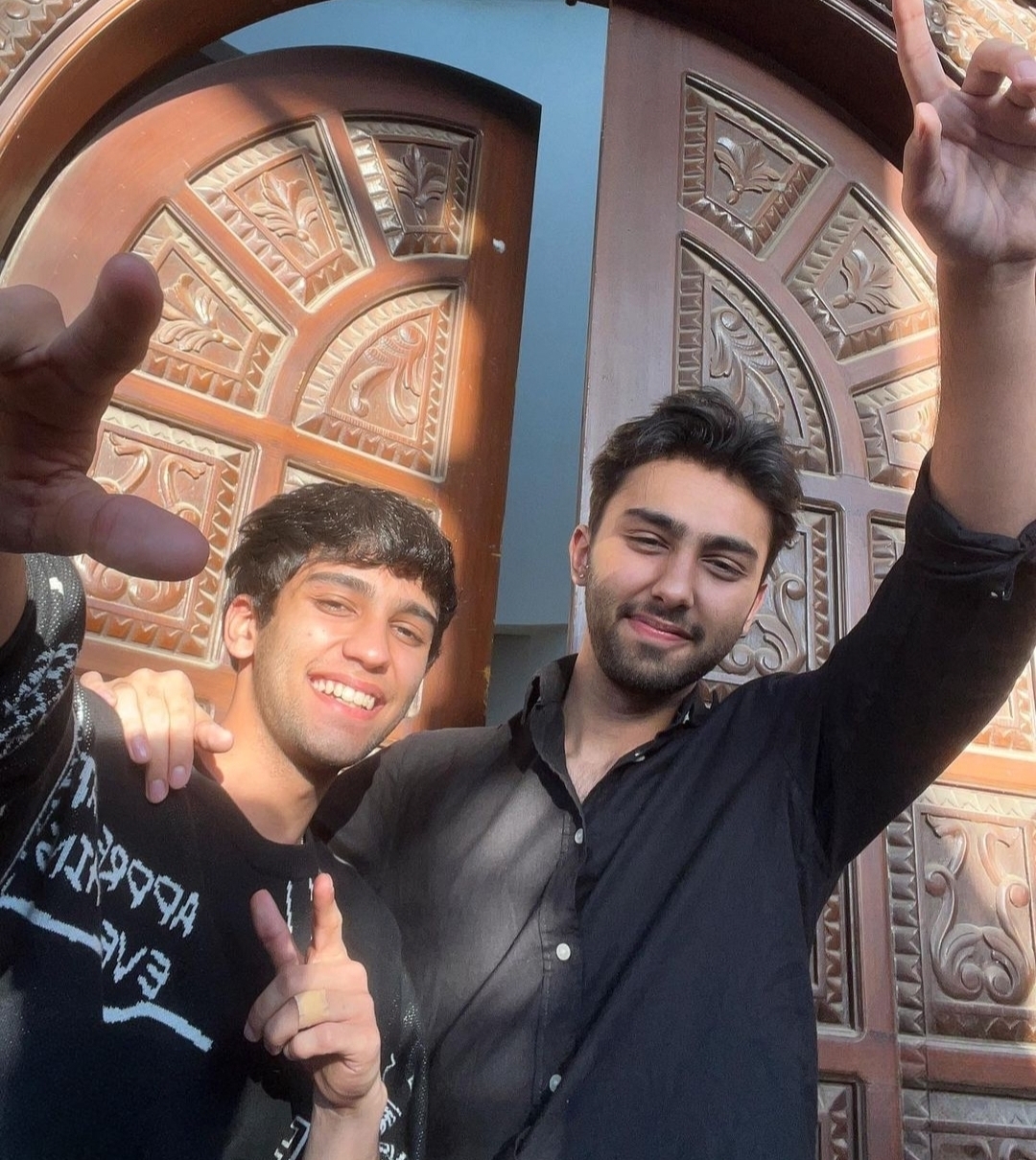 Aashir Wajahat Waiting For Shahrukh Khan To Share His Viral Song ...