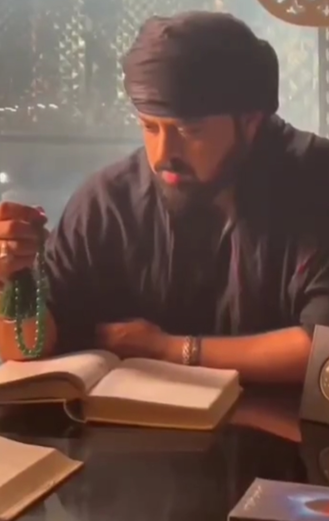 Agha Shiraz Shares A Real Life Spiritual Incident | Reviewit.pk