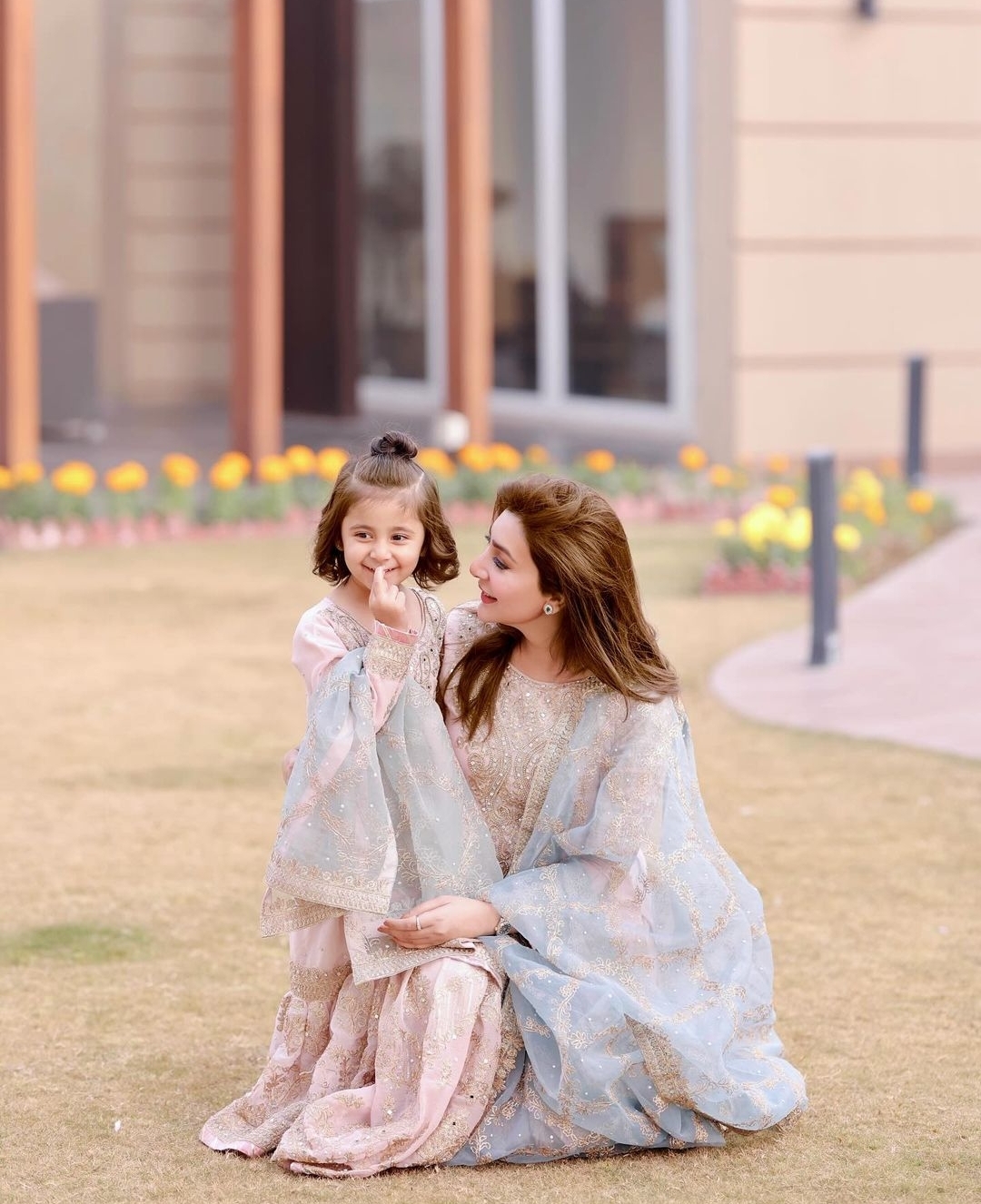 Aisha Khan's Adorable New Clicks With Daughter Mahnoor | Reviewit.pk