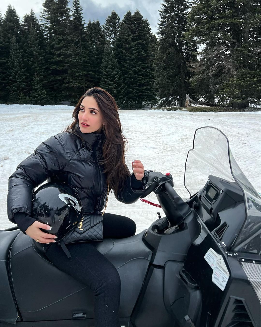 Actress Aiza Awan Vacationing In Beautiful Turkey | Reviewit.pk