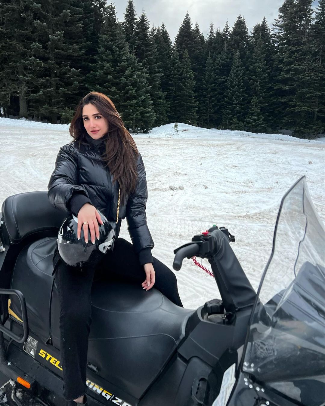 Actress Aiza Awan Vacationing In Beautiful Turkey | Reviewit.pk