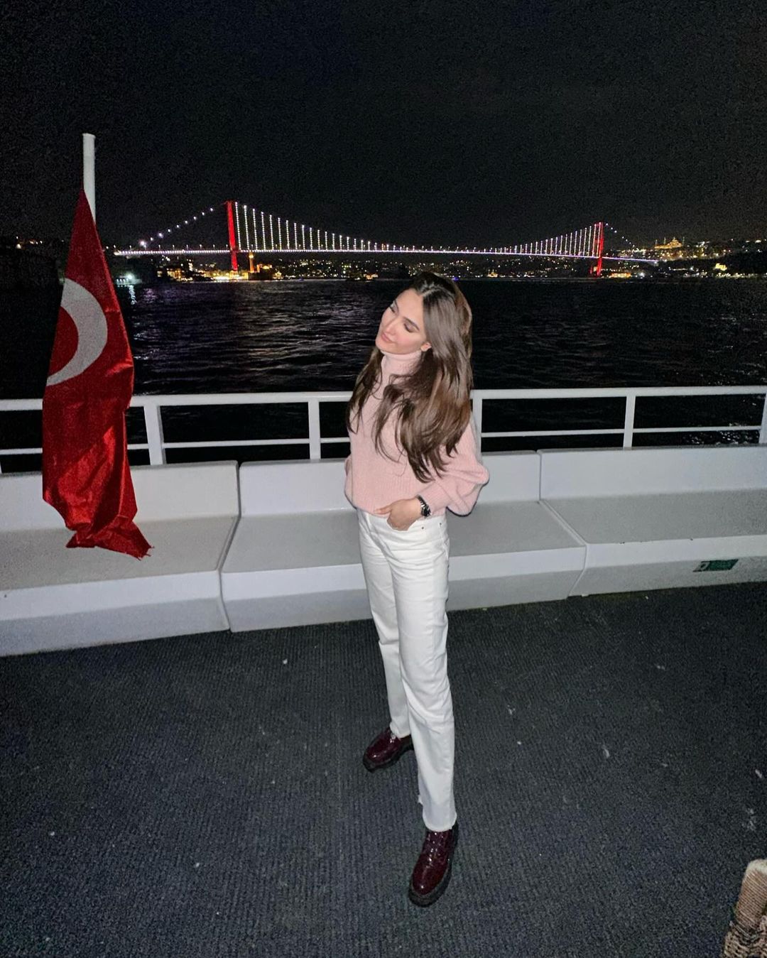 Actress Aiza Awan Vacationing In Beautiful Turkey | Reviewit.pk