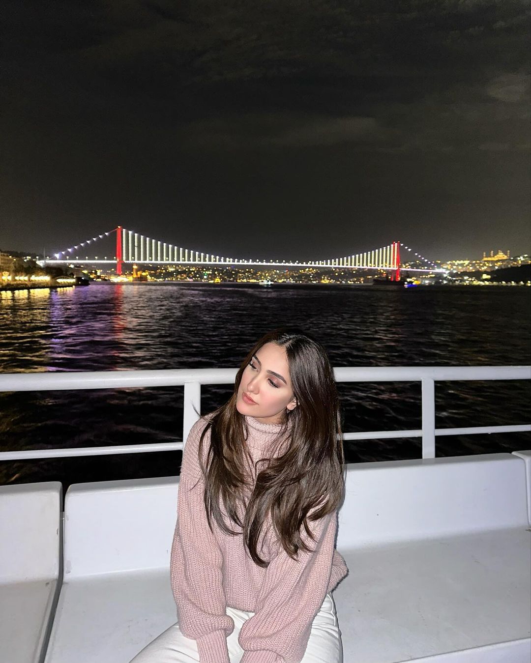 Actress Aiza Awan Vacationing In Beautiful Turkey | Reviewit.pk