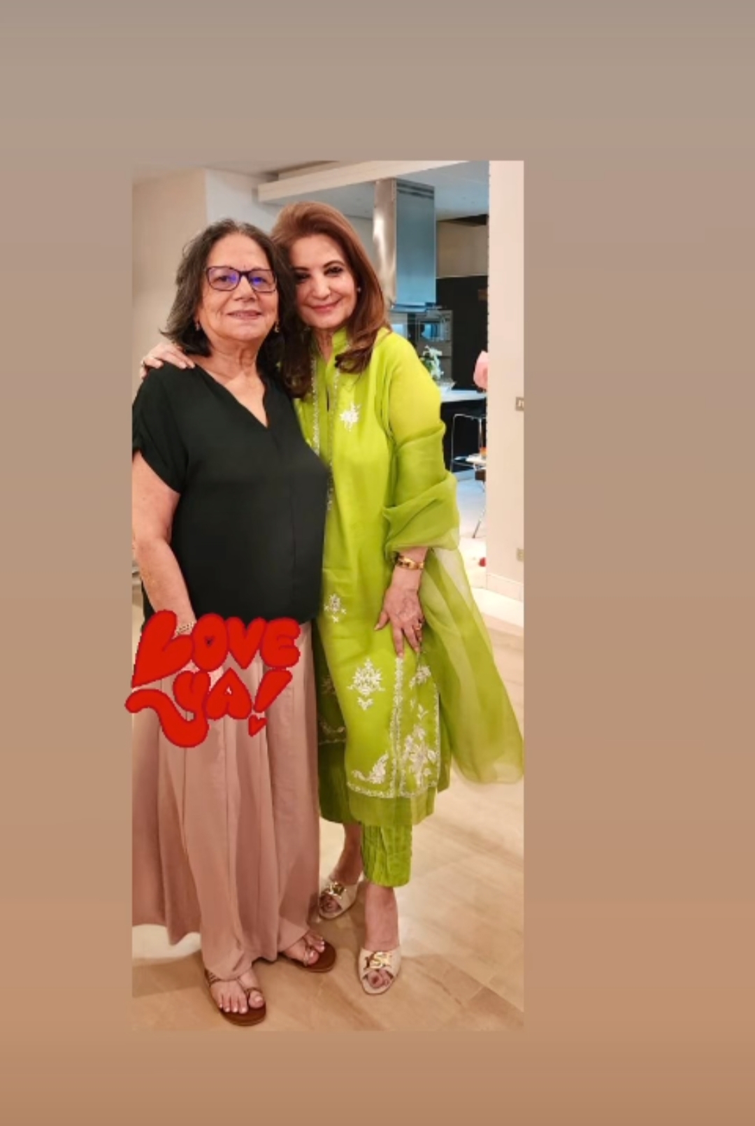 Behroze Sabzwari Hosts A Star-Studded Iftar | Reviewit.pk