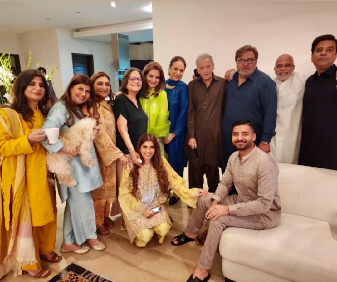 Behroze Sabzwari Hosts A Star-Studded Iftar | Reviewit.pk