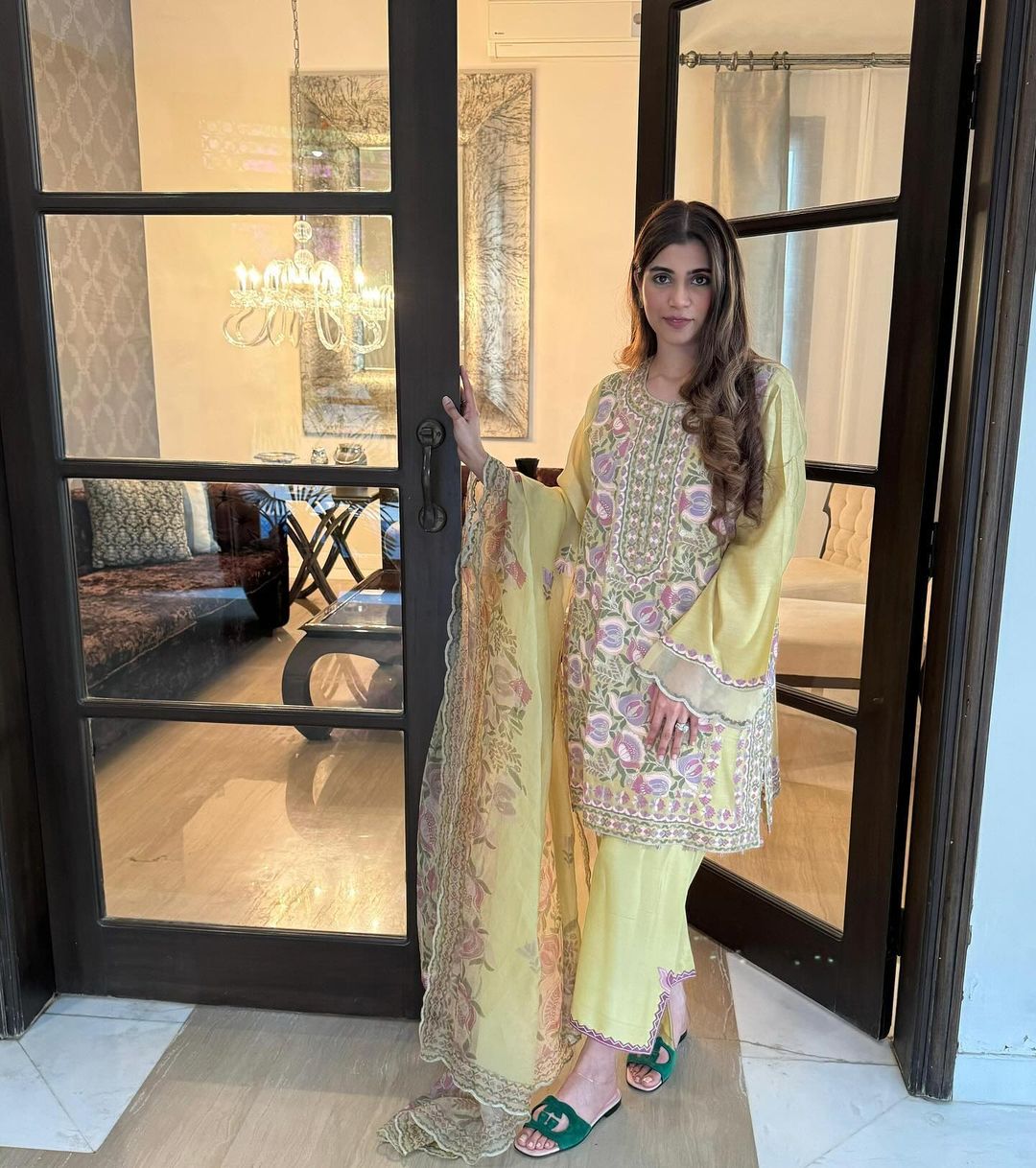 Behroze Sabzwari Hosts A Star-Studded Iftar | Reviewit.pk