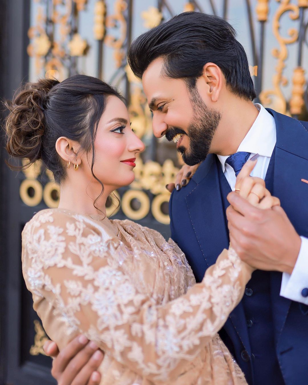 HD Pictures Of Bilal Qureshi & Uroosa Qureshi From Family Wedding | Reviewit.pk
