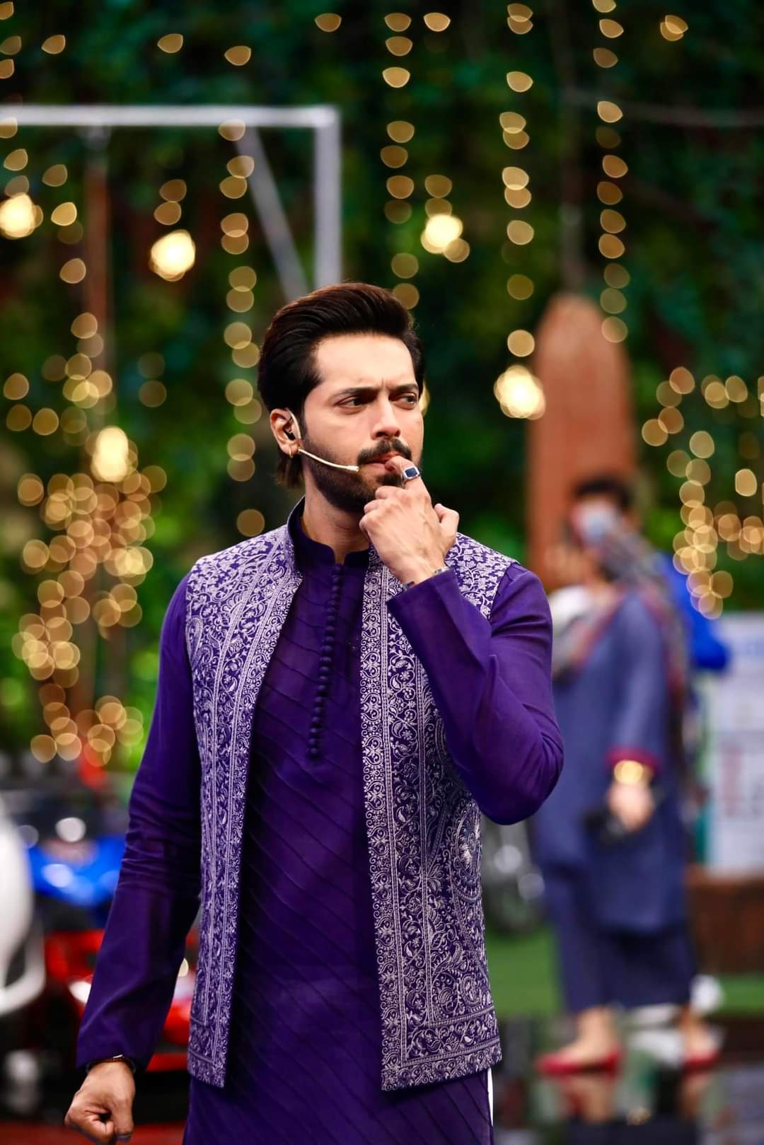 Fahad Mustafa’s Outfits in Jeeto Pakistan Viral on Social Media ...