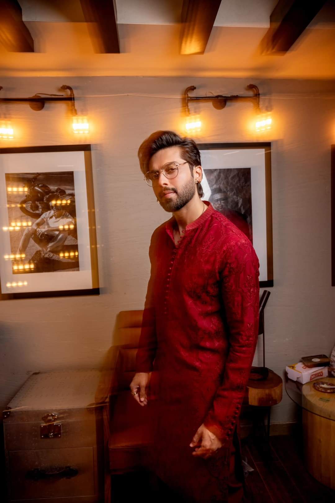 Fahad Mustafa’s Outfits in Jeeto Pakistan Viral on Social Media ...