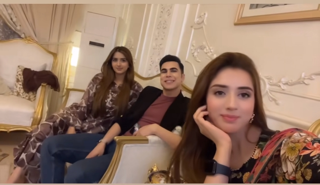 Jannat Mirza & Alishba Invite Ken Doll At Aftari | Reviewit.pk