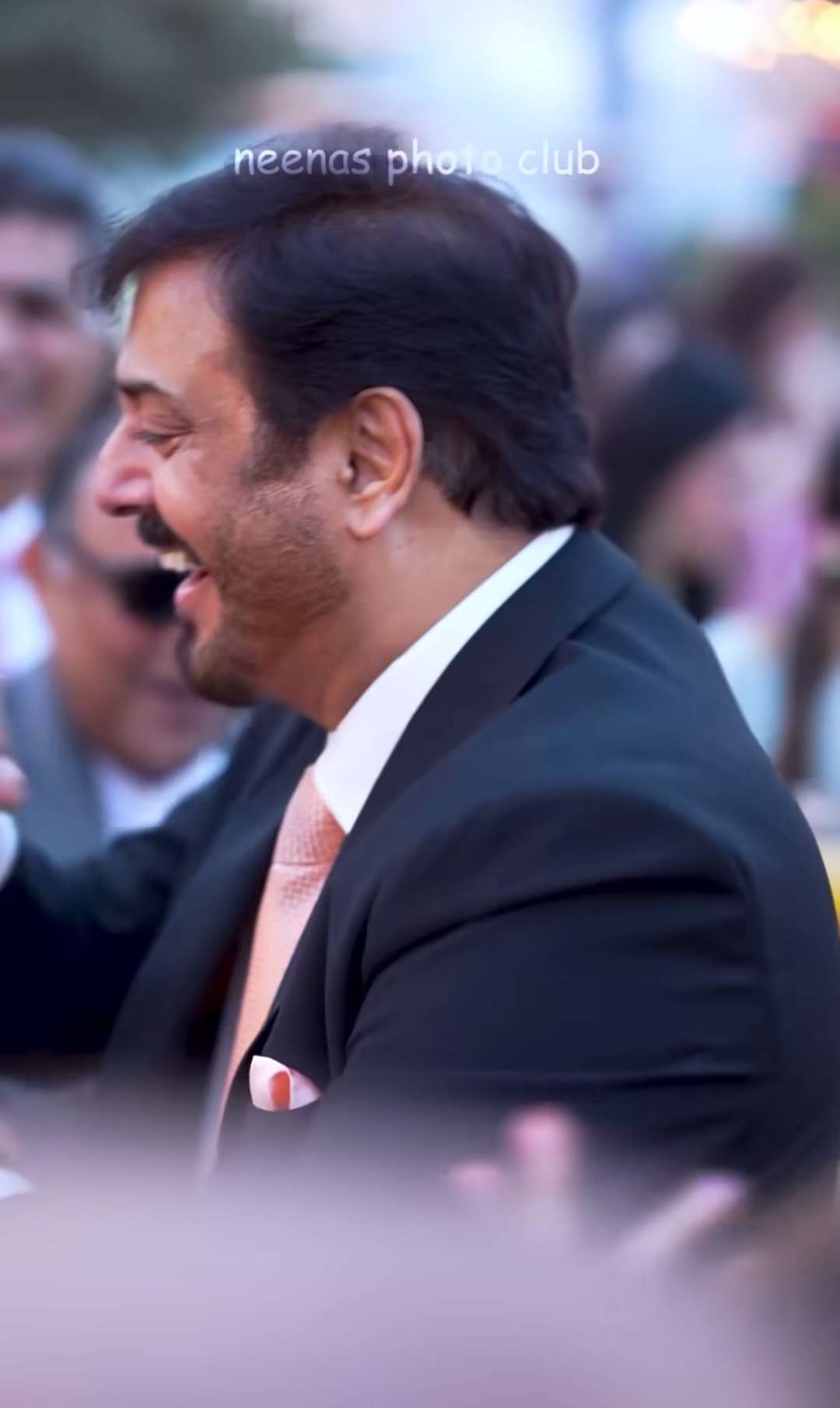 Nauman Ijaz Family's Beautiful Dance Video From A Wedding | Reviewit.pk