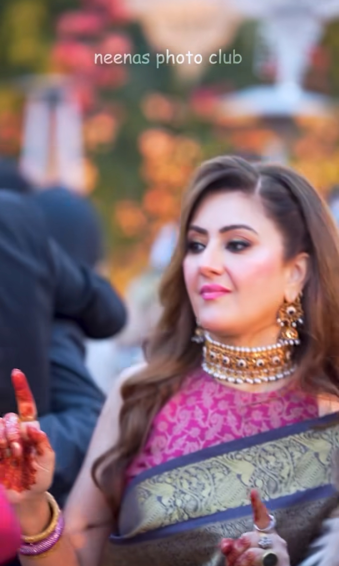 Nauman Ijaz Family's Beautiful Dance Video From A Wedding | Reviewit.pk