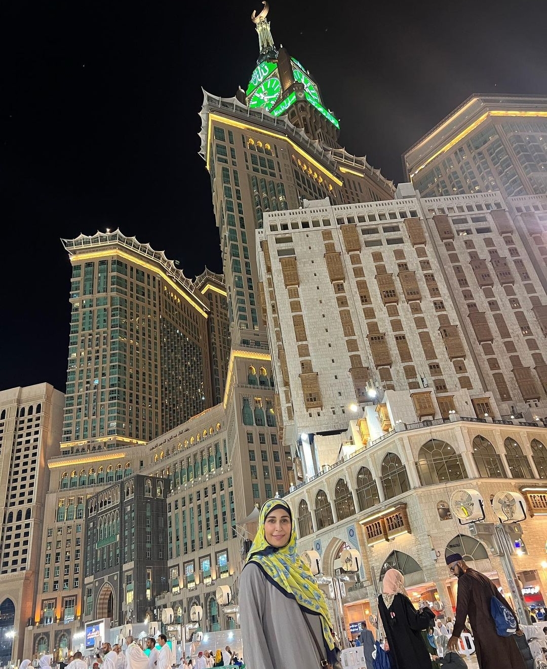 Reema Khan Shares Heartwarming Pictures From Khana Kaaba | Reviewit.pk Reema Khan Shares Heartwarming Pictures From Khana Kaaba | Reviewit.pk