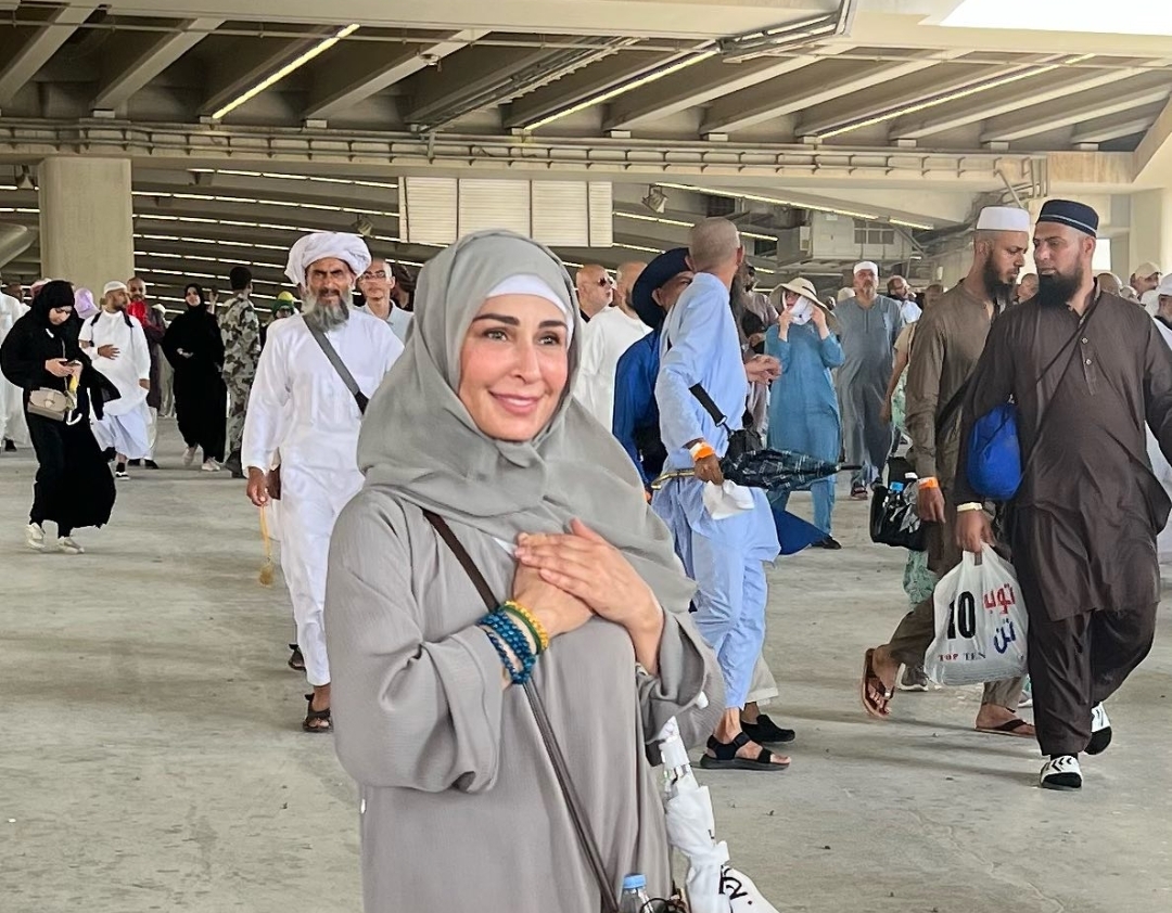 Reema Khan Shares Heartwarming Pictures From Khana Kaaba | Reviewit.pk Reema Khan Shares Heartwarming Pictures From Khana Kaaba | Reviewit.pk