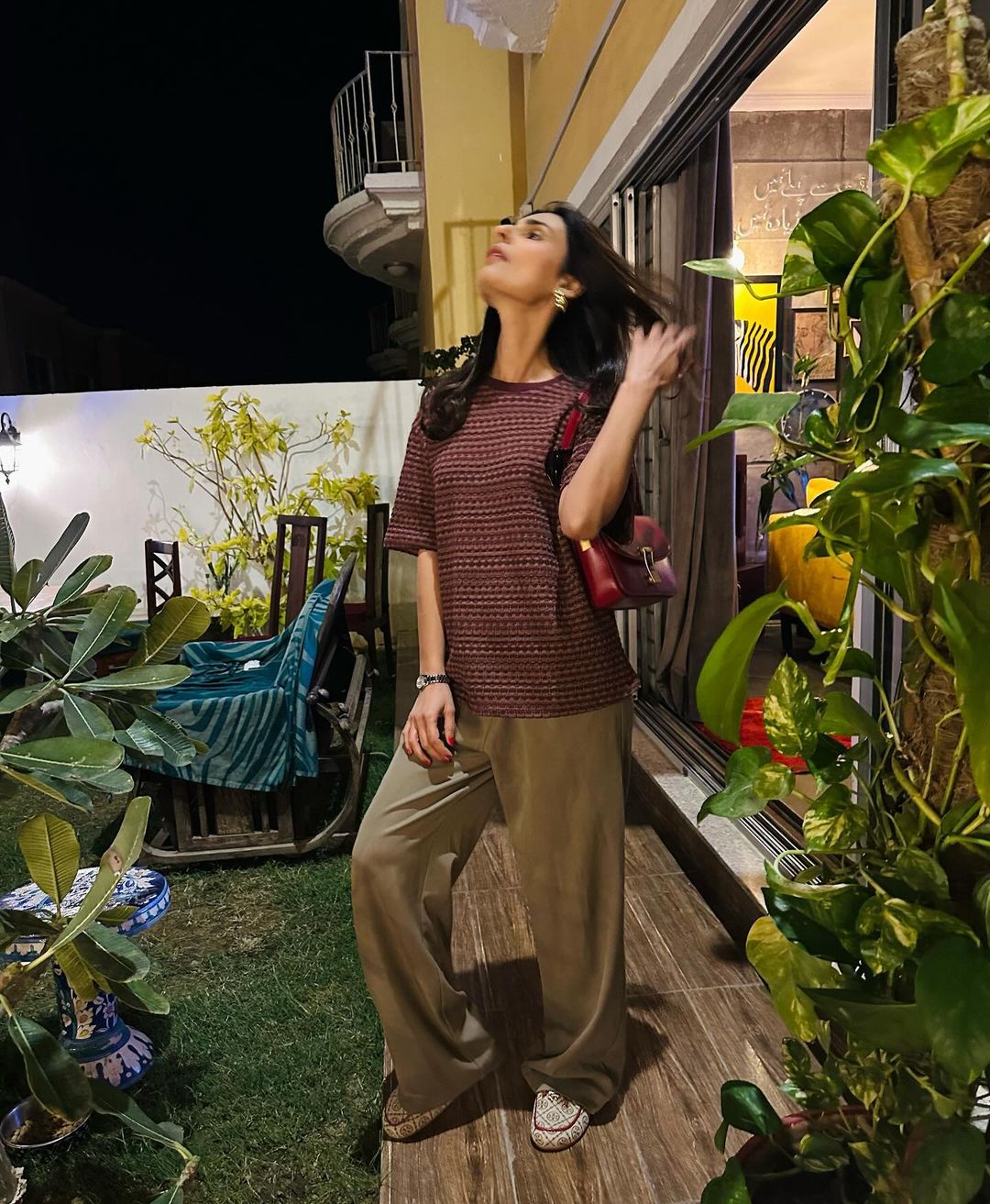 Sadia Ghaffar's Gorgeous New Family Clicks | Reviewit.pk