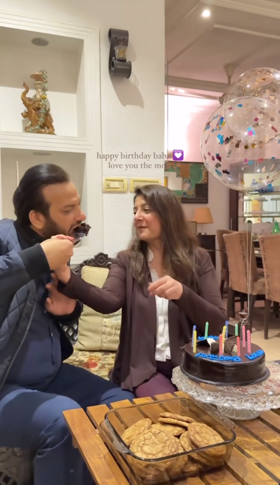Saleem Sheikh Birthday Celebrations With Family | Reviewit.pk
