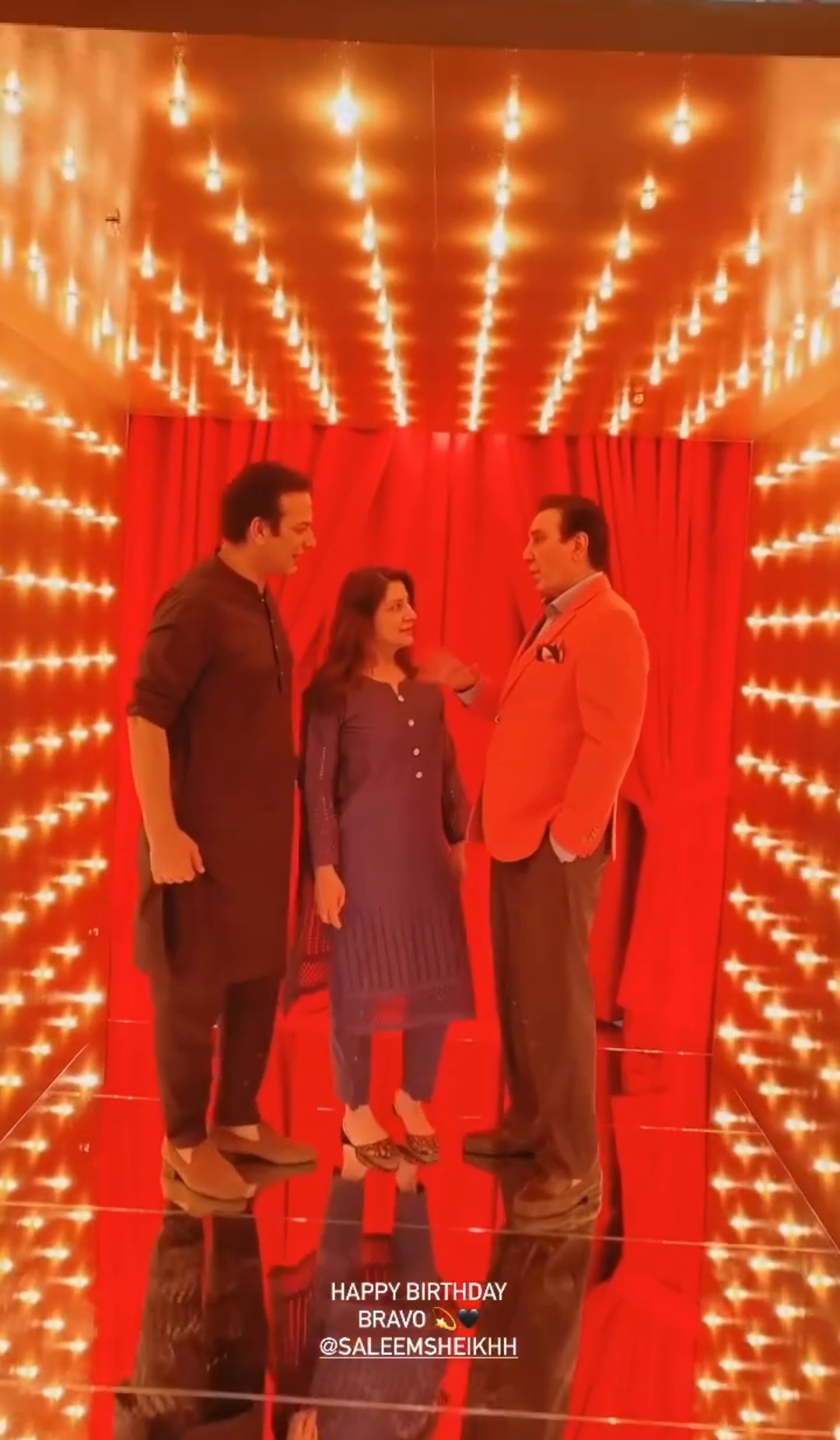 Saleem Sheikh Birthday Celebrations With Family | Reviewit.pk