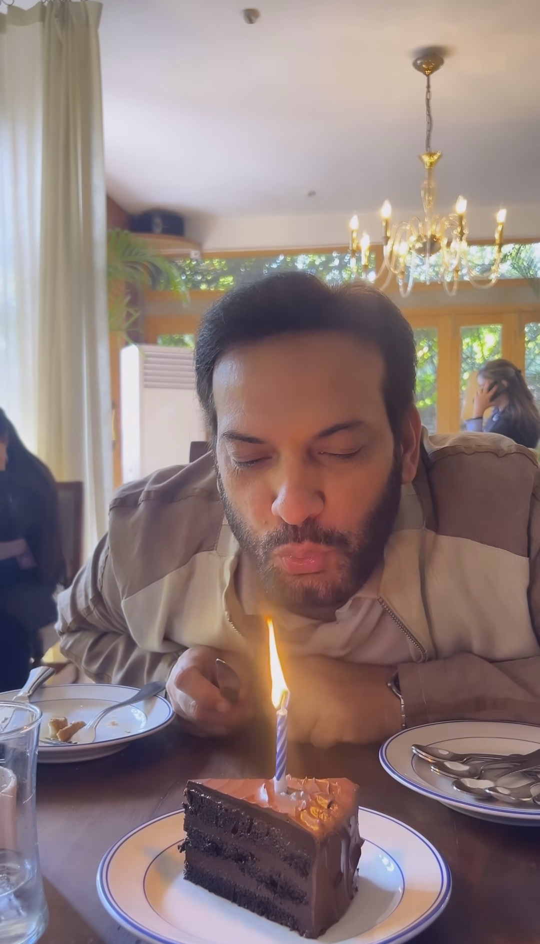 Saleem Sheikh Birthday Celebrations With Family | Reviewit.pk