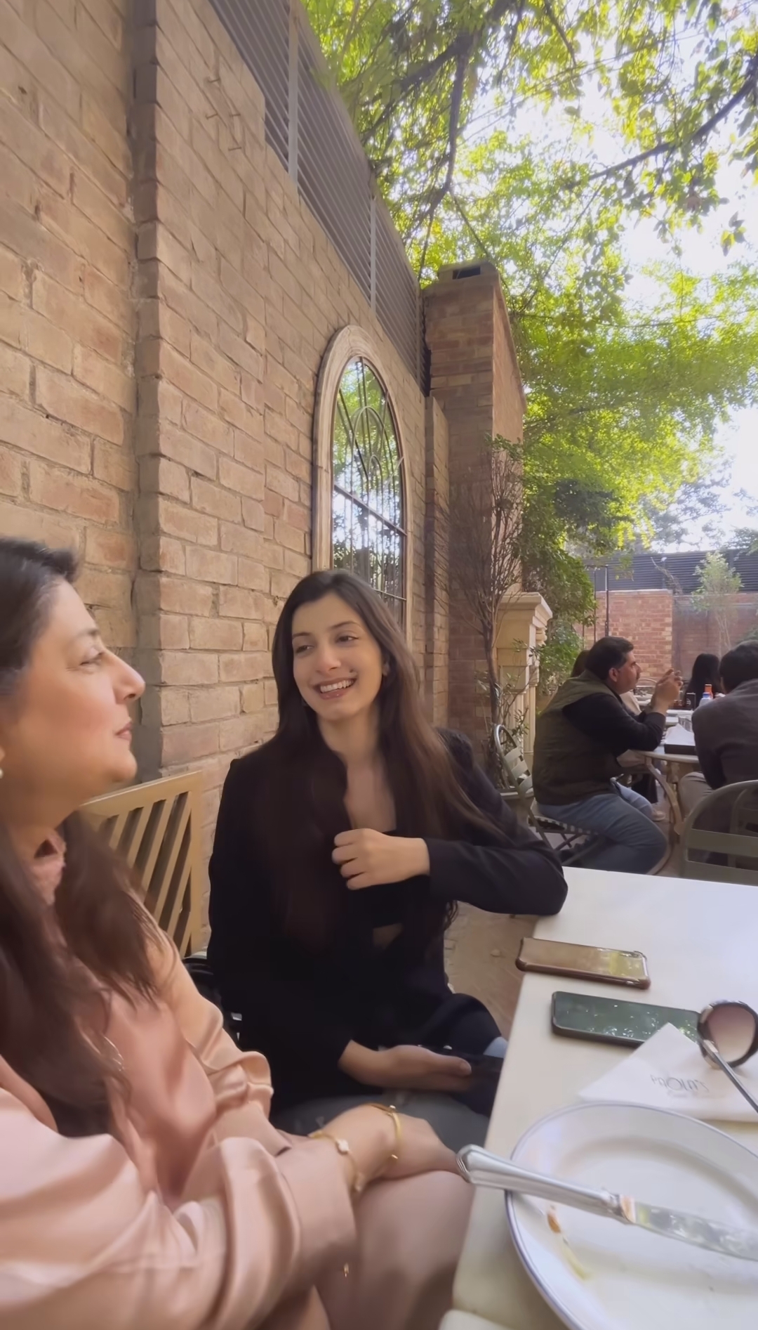 Saleem Sheikh Birthday Celebrations With Family | Reviewit.pk