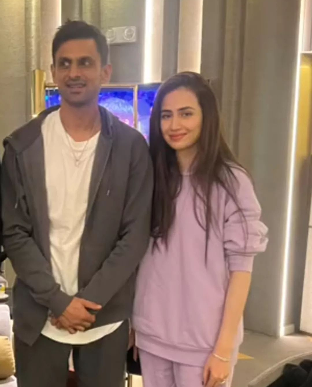 Stunning New Pictures Of Sana Javed & Shoaib Malik | Reviewit.pk