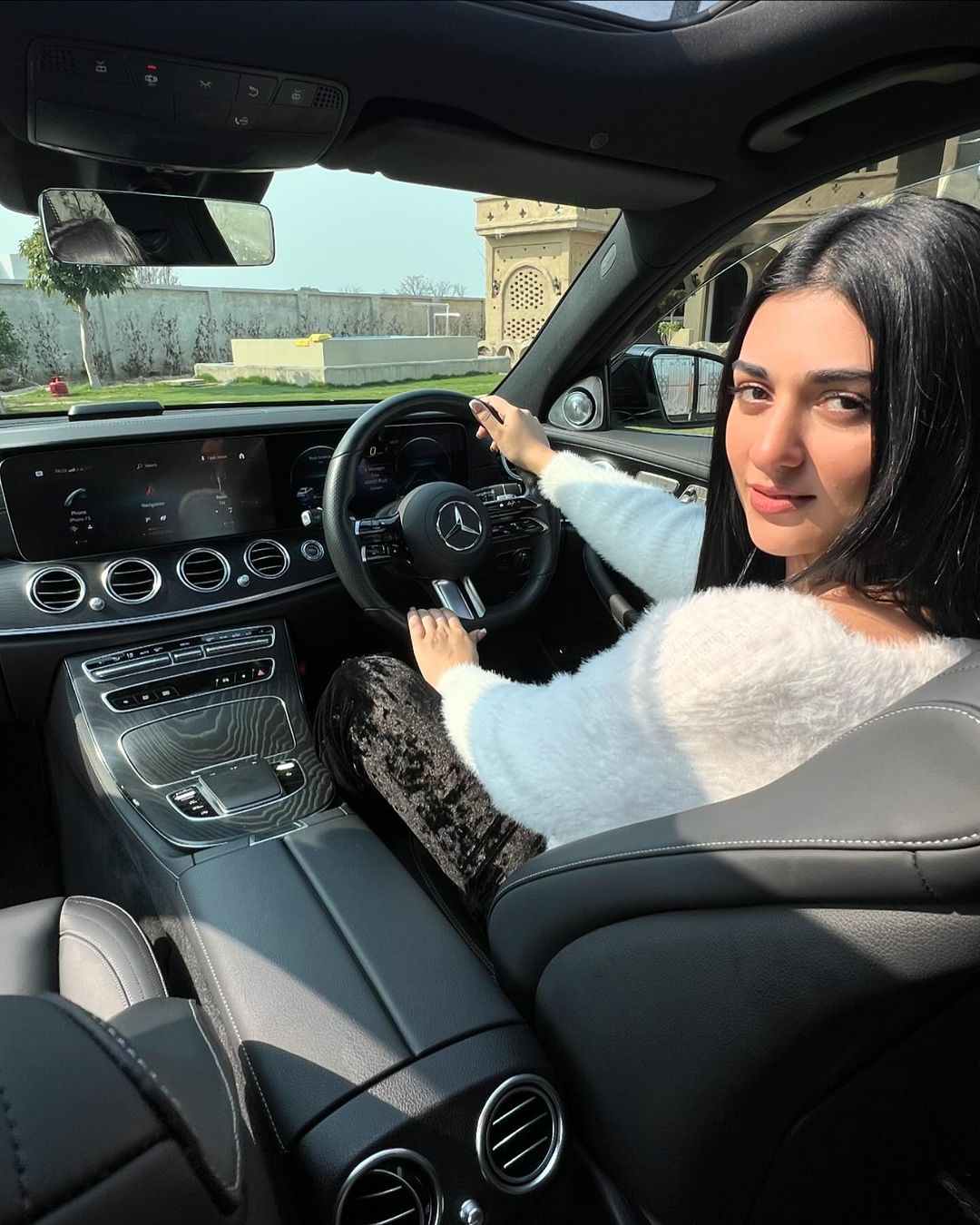 Falak Shabir's Expensive Gift To Wife Sarah Khan | Reviewit.pk