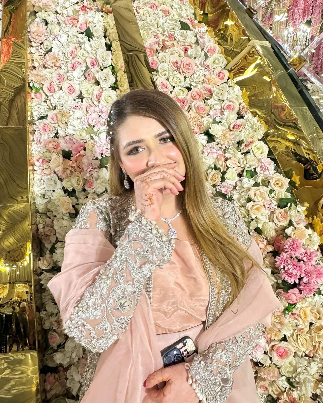 Shazeal Shoukat Shares Pictures & Video From Family Wedding | Reviewit.pk