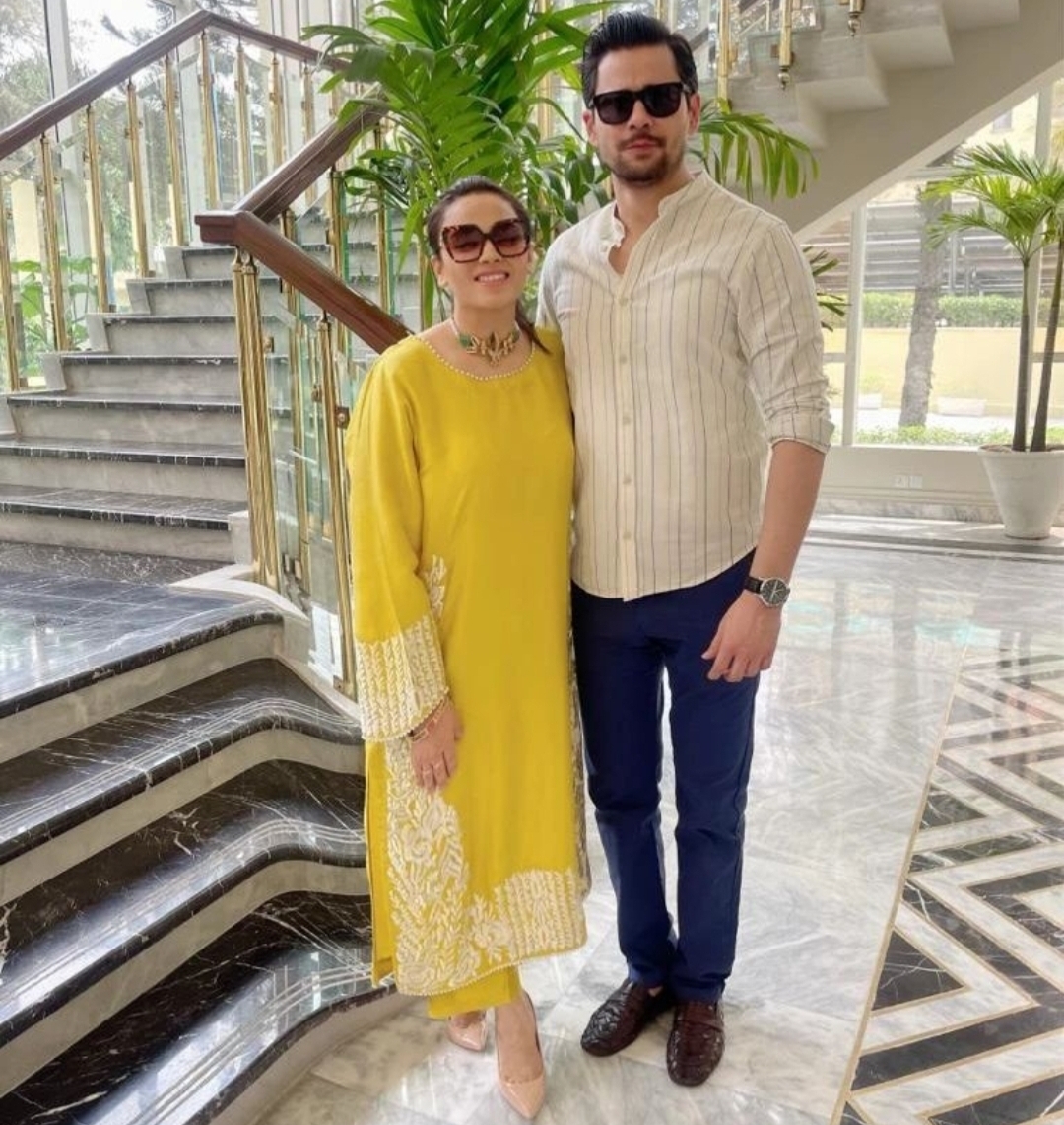 Tabish Hashmi's Beautiful New Family Clicks | Reviewit.pk