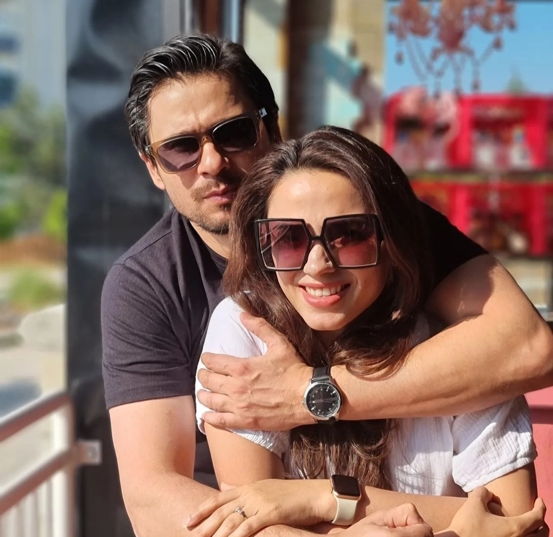 Tabish Hashmi's Beautiful New Family Clicks | Reviewit.pk