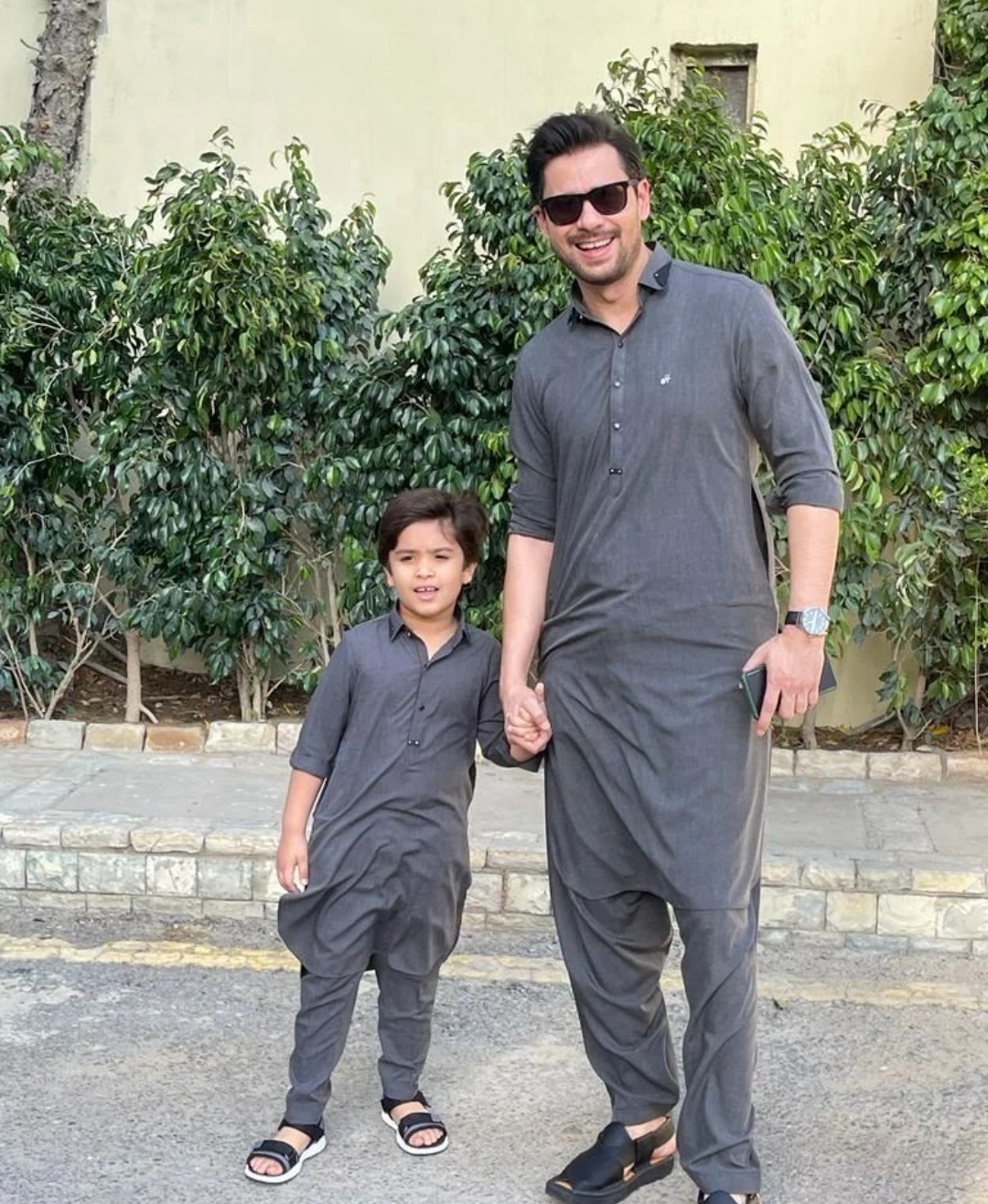 Tabish Hashmi's Beautiful New Family Clicks | Reviewit.pk