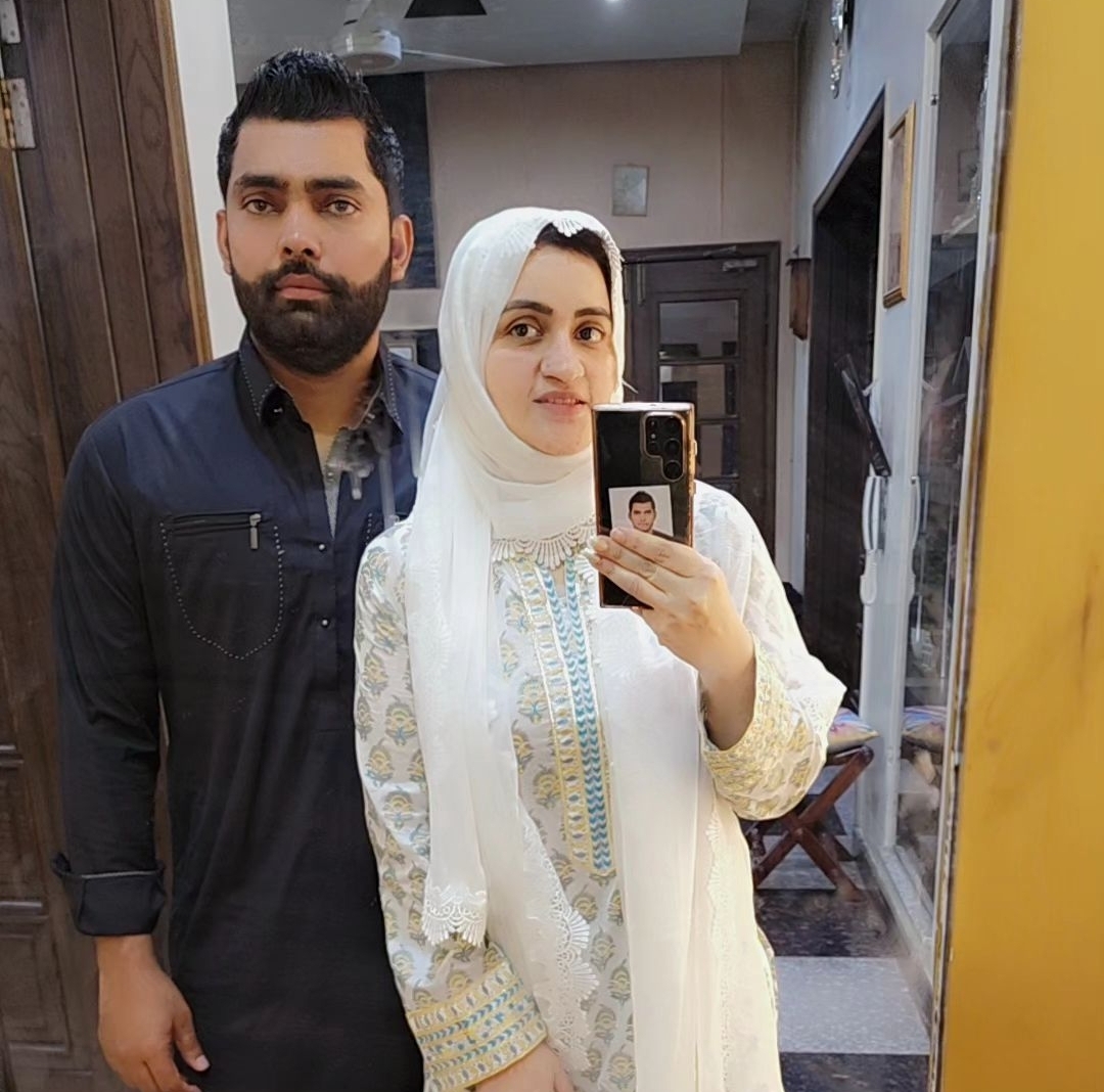 Cricketer Umar Akmal's Adorable Family Clicks | Reviewit.pk