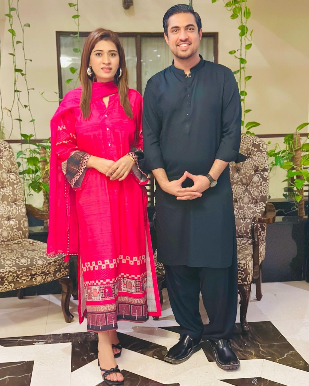 How Marrying Iqrar Ul Hassan Changed Aroosa Khan's Life | Reviewit.pk