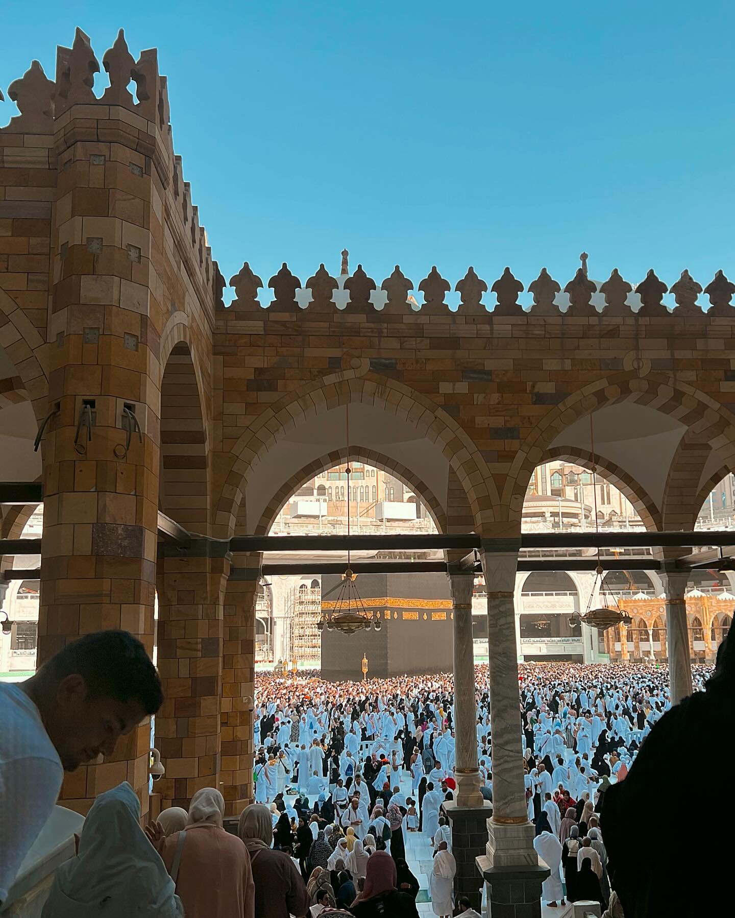 Famous Pakistani Model Fatima Hassan Performs Umrah With Husband Reviewitpk