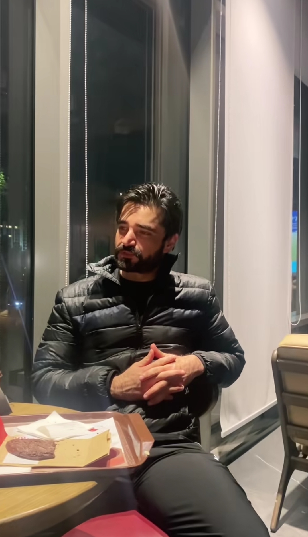 Hamza Ali Abbasi Meets His Lookalike | Reviewit.pk
