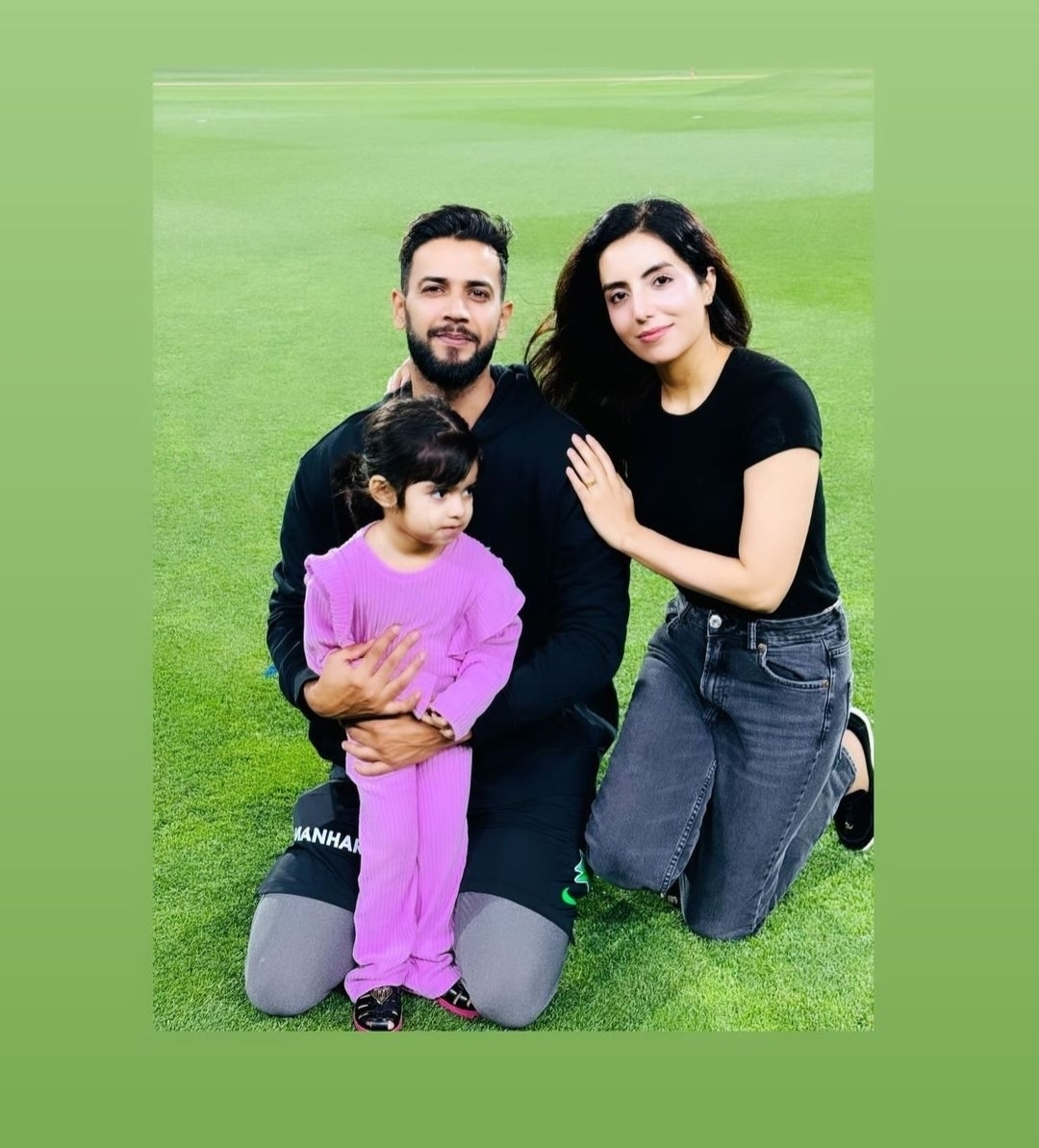 Imad Wasim’s New Beautiful Family Clicks | Reviewit.pk