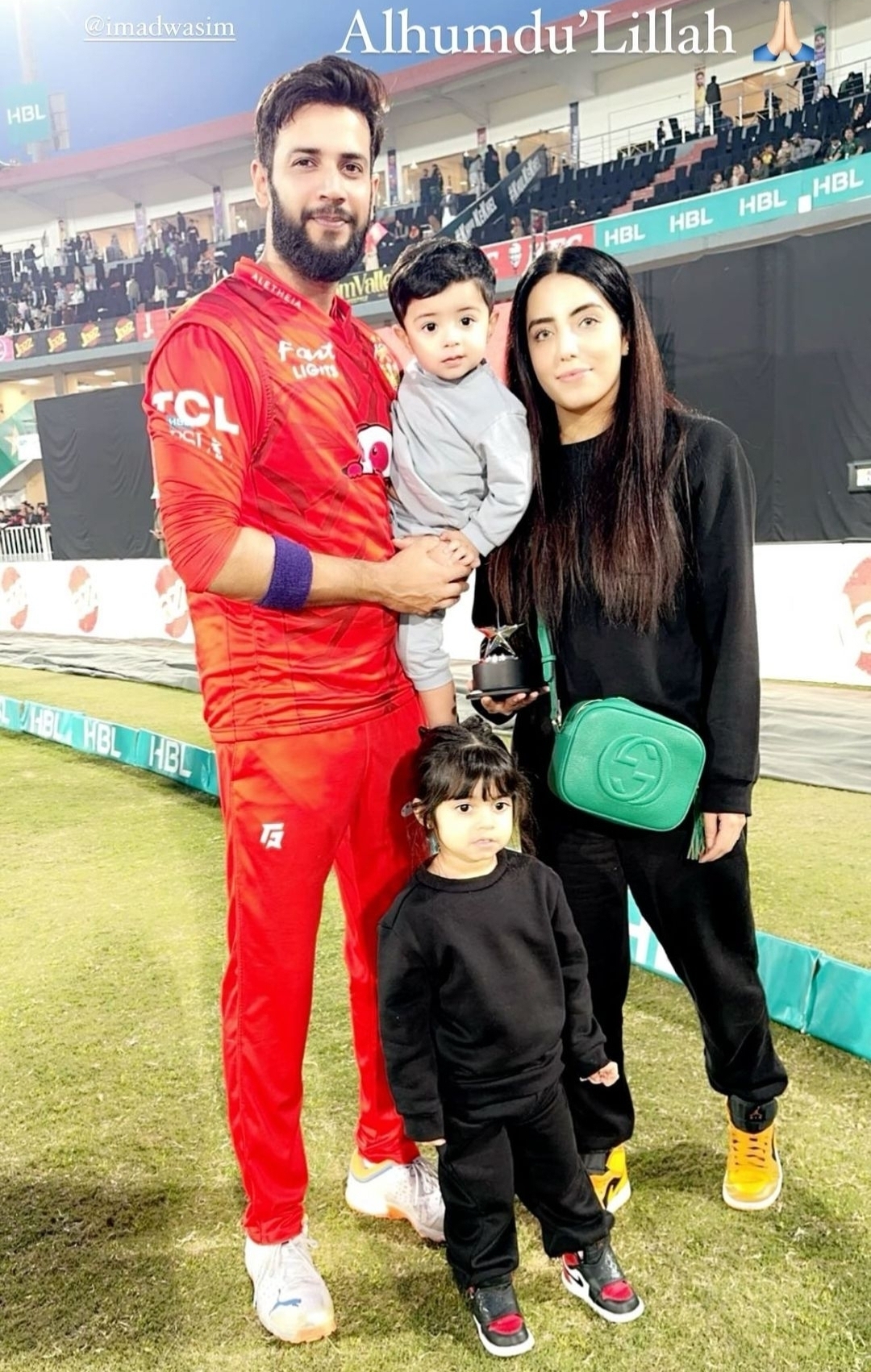 Imad Wasim New Family Pictures & Heartwarming Video With Daughter ...