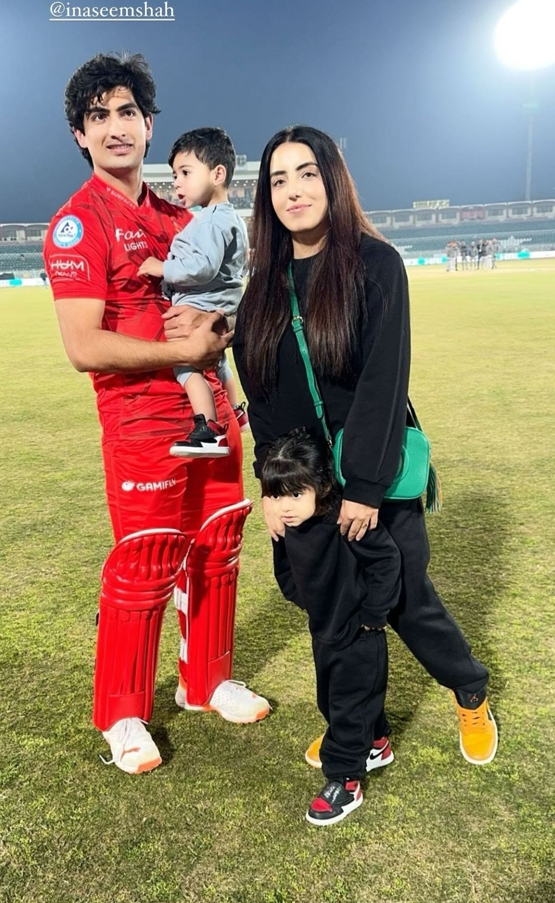 Imad Wasim New Family Pictures & Heartwarming Video With Daughter ...